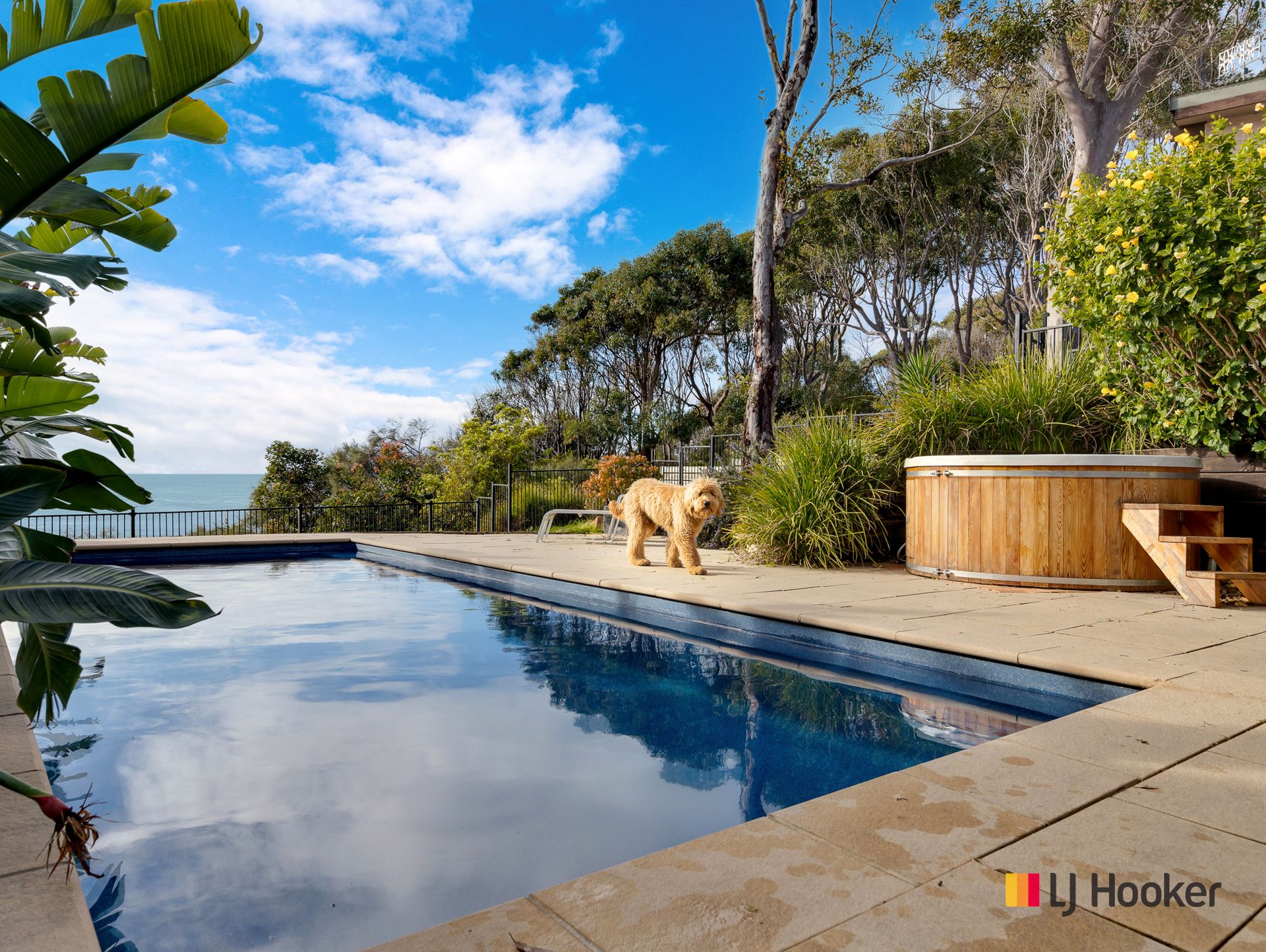 Swimming Pool Over Malua Bay - Batemans Bay Accommodation
